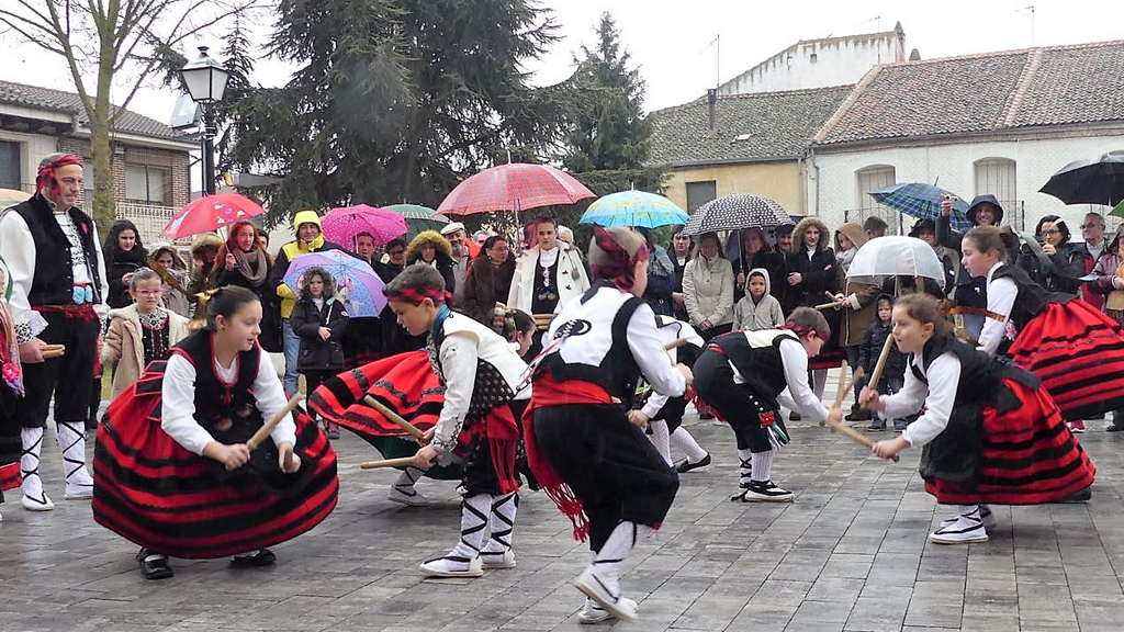 Los paloteos protagonizarán Las Candelas en Aguilafuente el domingo