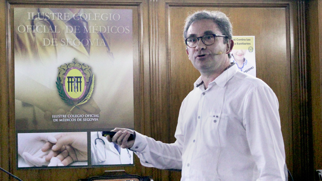 El doctor Monge pone fin al curso de Coloproctología hablando de fístulas