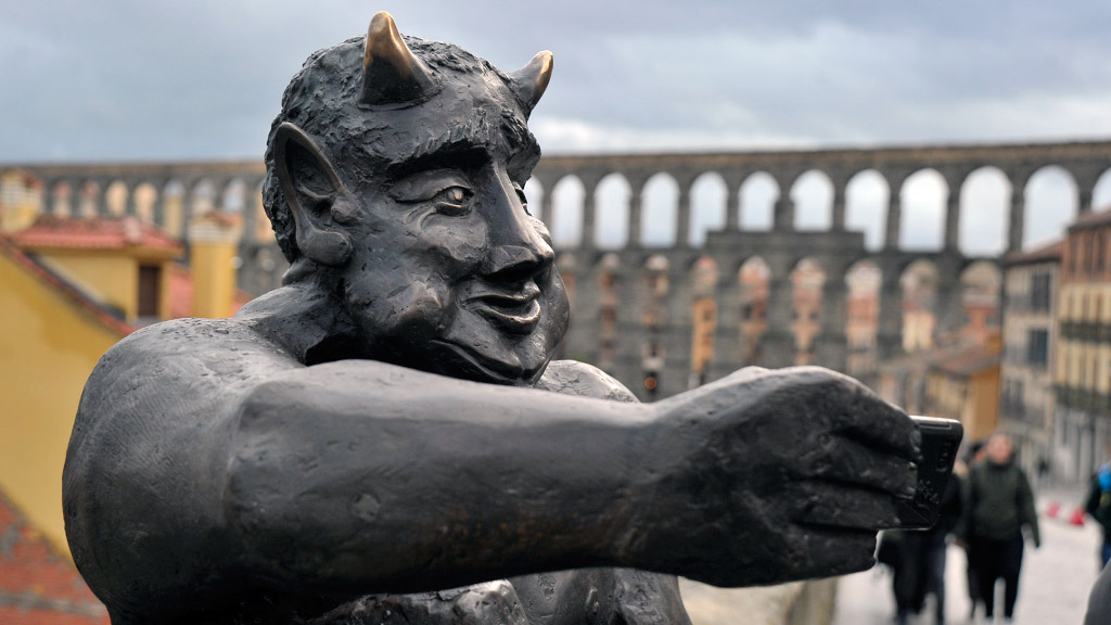 El TSJCyL no ve ilegalidad en la donación del diablillo del Acueducto