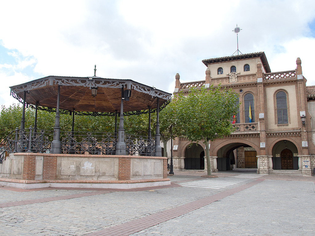 El Ayuntamiento de Coca celebra el I Mercado Navideño