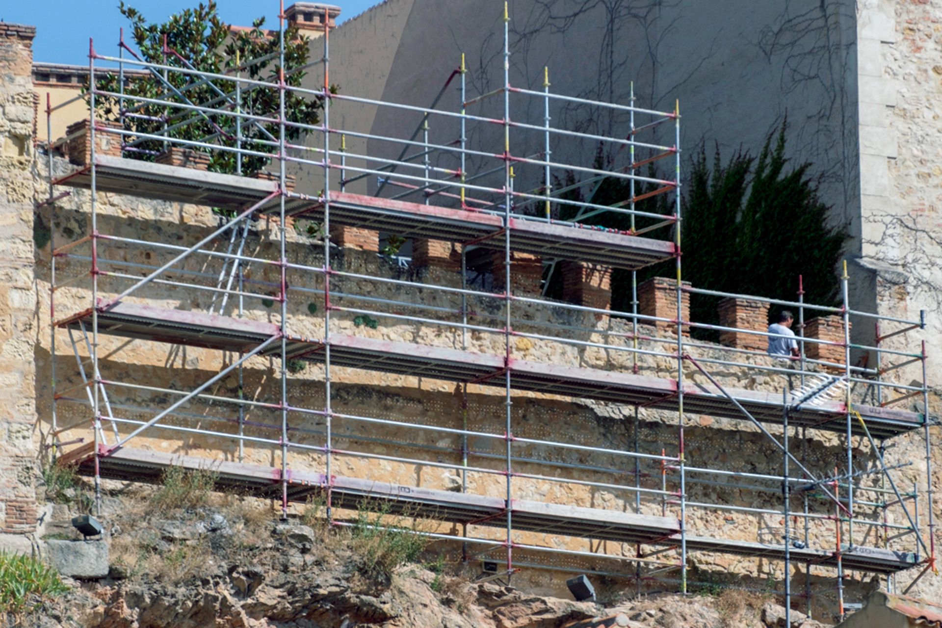 El Ayuntamiento acomete obras de emergencia en un tramo de la Muralla