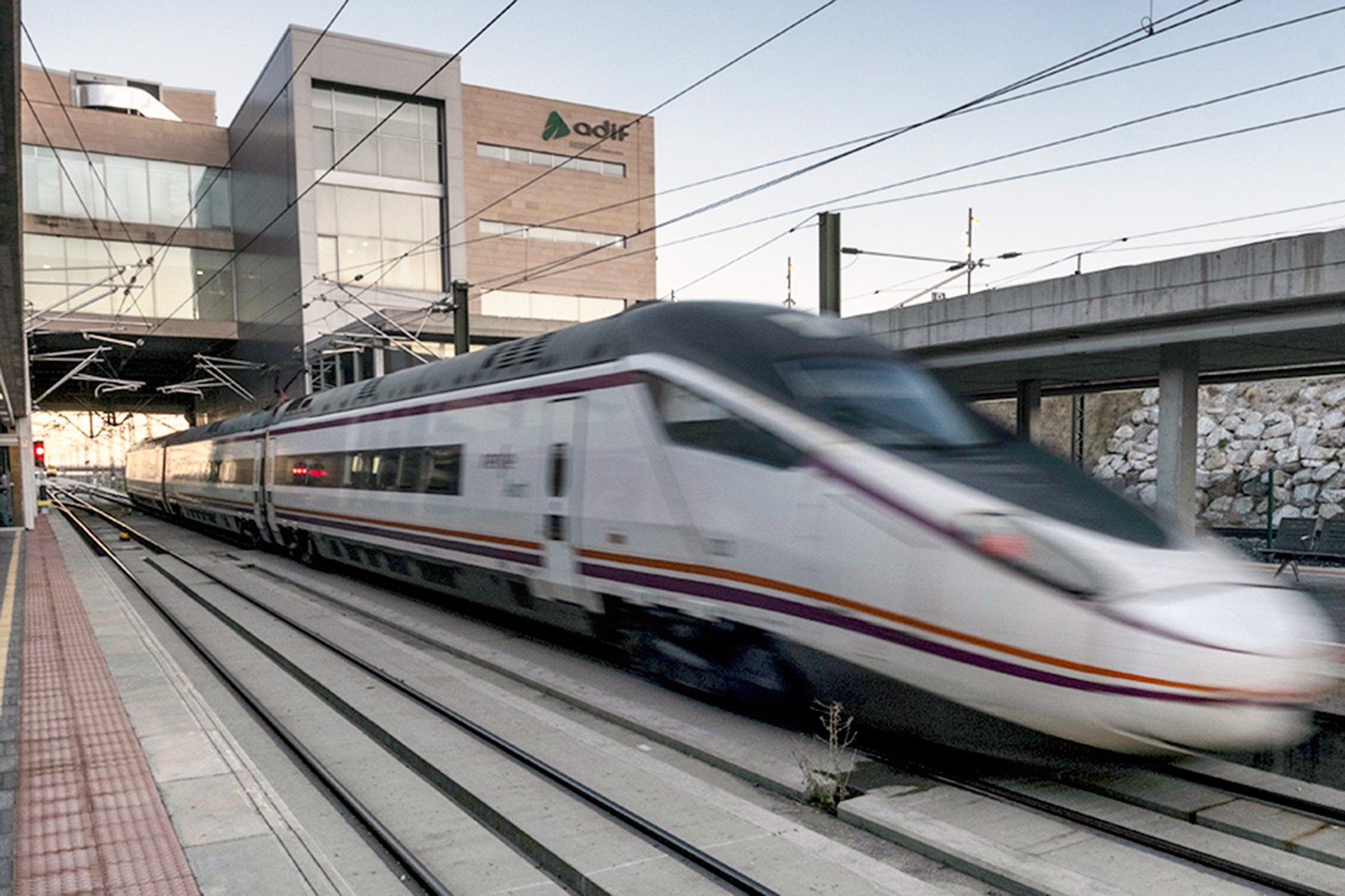 Renfe aumenta la venta de trenes AVE y Larga Distancia