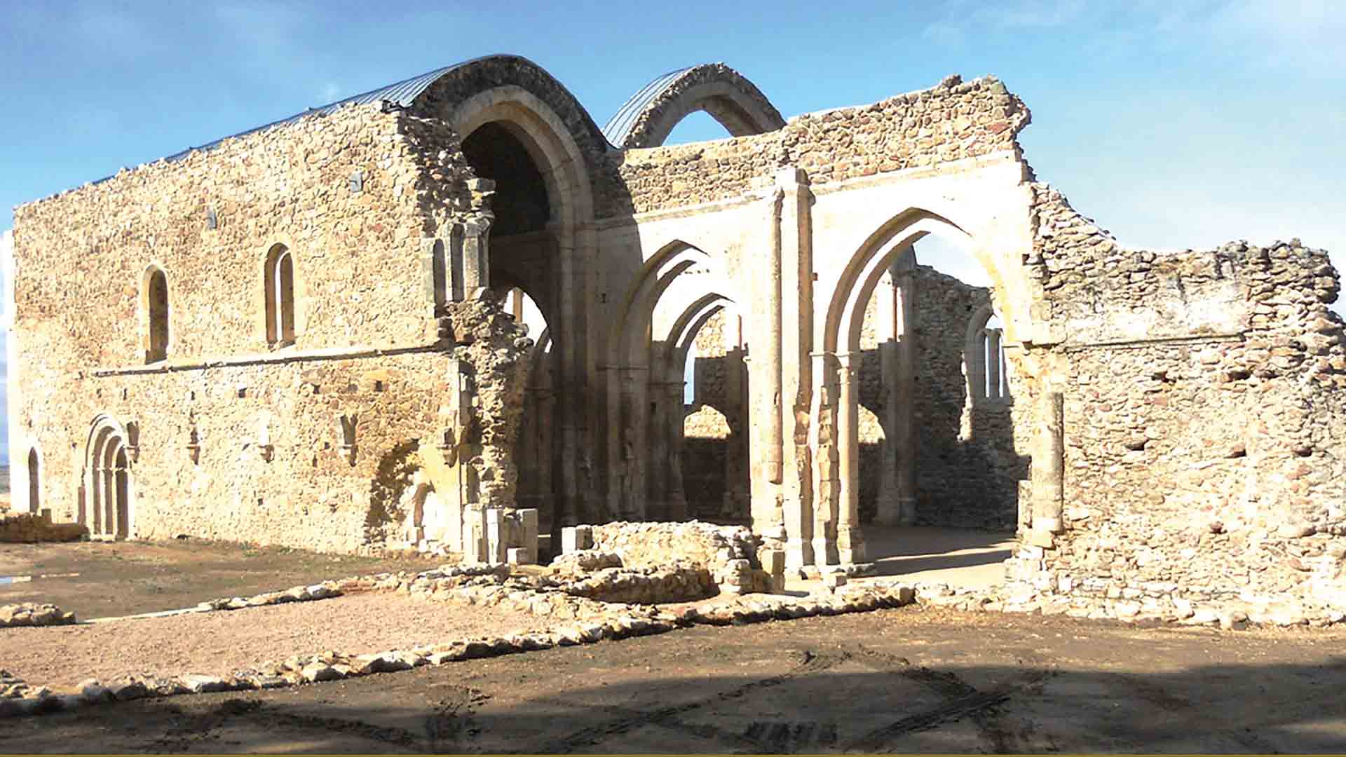 Collado Hermoso, entre el sonido de la carretera y el eco de la historia