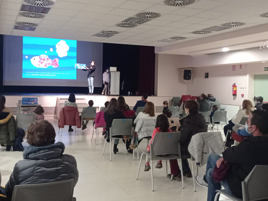 Mónica Martín presentó su libro de ilustraciones ‘El viaje de Akinom ...