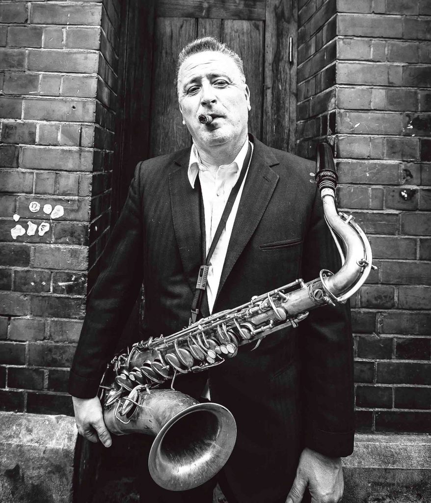 Ray Gelato sube al ‘Juan Bravo’ acompañado de The Enforcers