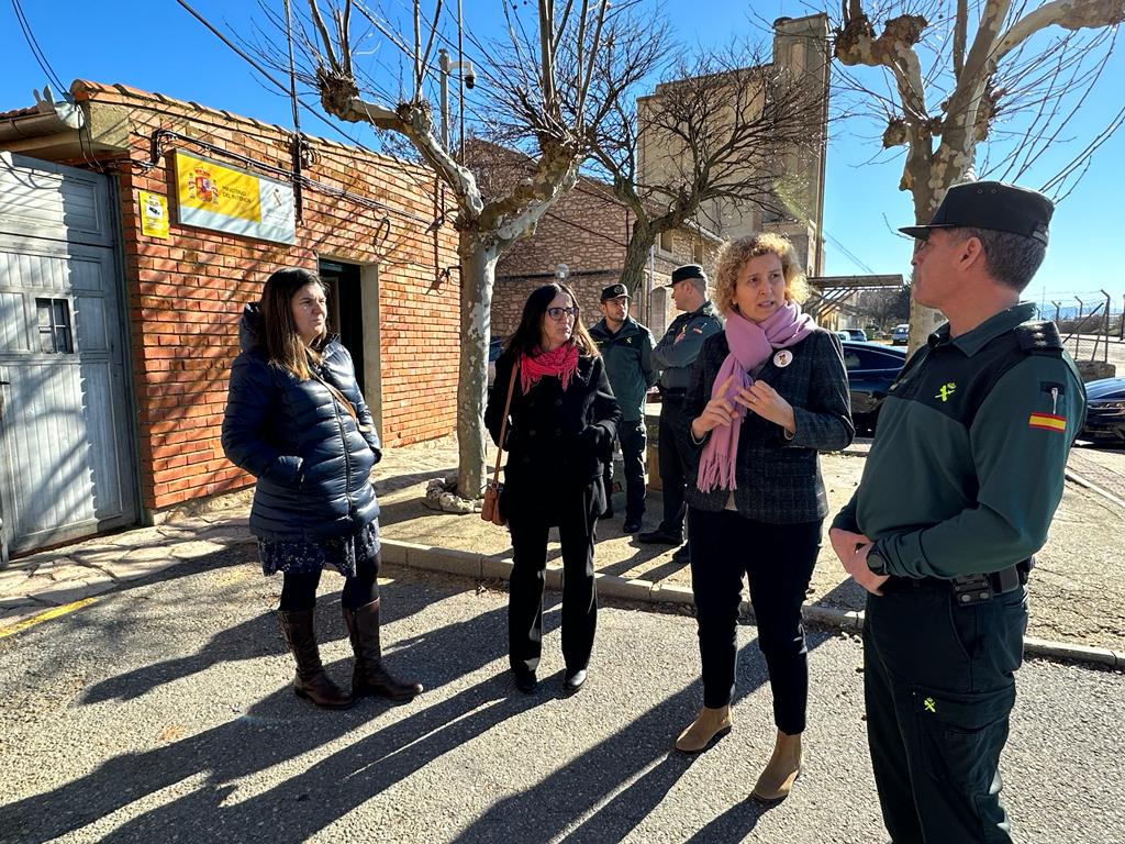 La subdelegada del Gobierno, Lirio Martín, visita el cuartel de la Guardia Civil de Boceguillas