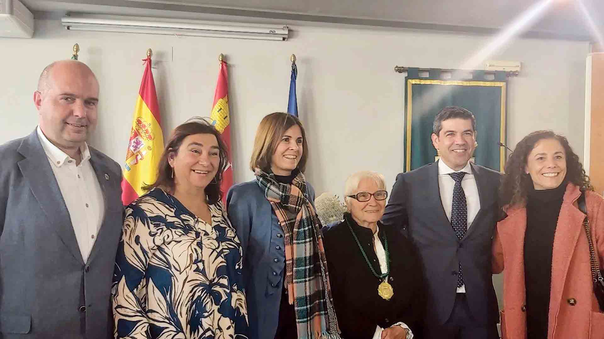 María Teresa Llorente recibe el título de Cronista Oficial de Valverde ...