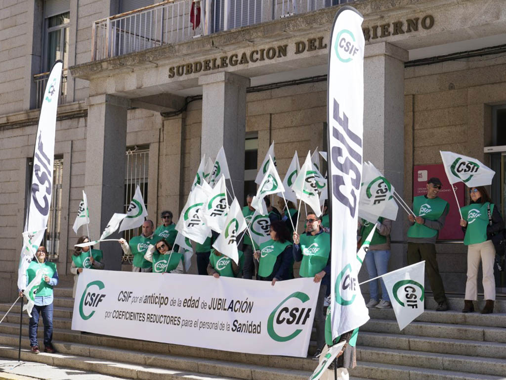 Representantes de CSIF se concentran en la Subdelegación de Segovia ...