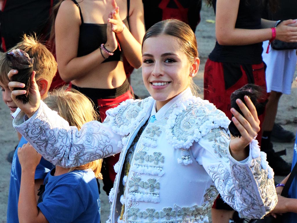 La novillera Olga Casado es profeta en Aguilafuente