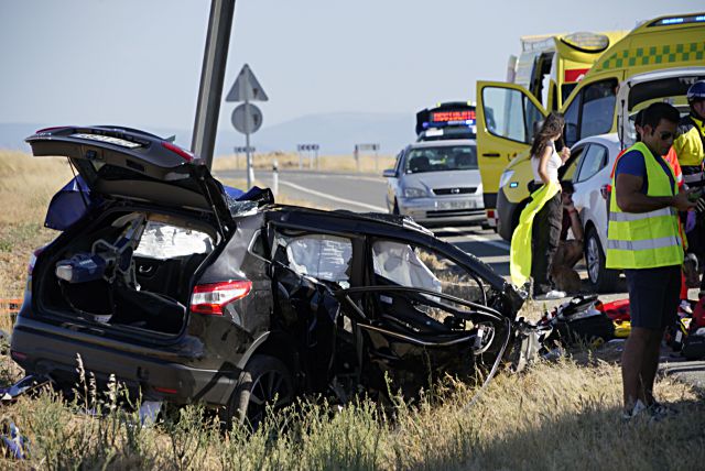 Fallece una mujer y otras tres personas resultan heridas en un accidente de tráfico a la altura ...